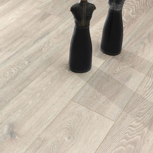 Colorado Oak 12mm Laminate Wooden Flooring - 1288 x 195 x 12 mm - 1.51 ...